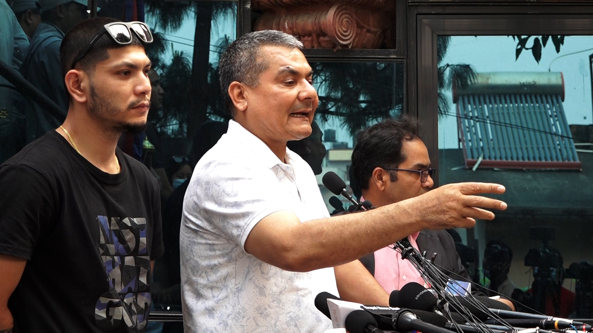 राजा ल्याउने जनकमाण्डर बने दुर्गा प्रसाईं | Seto Khabar